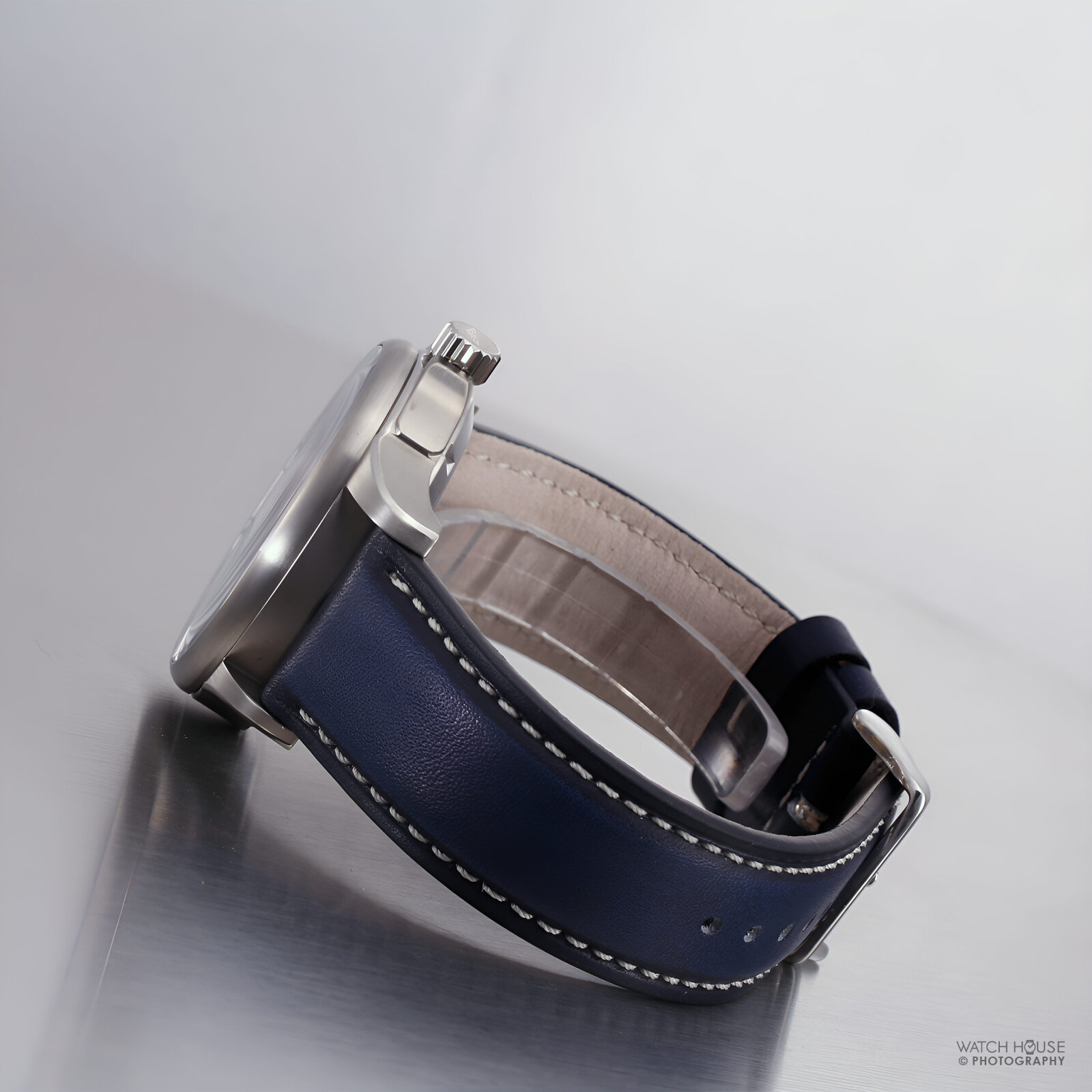 Bauhaus Aviation Iron Annie automatic watch 2862-1