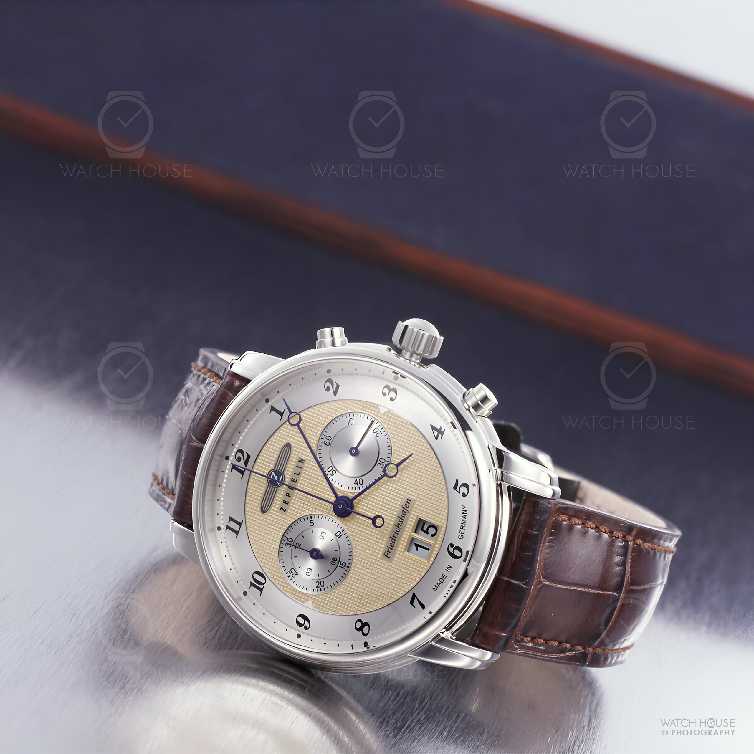 Zeppelin Friedrichshafen 8584-5 gold Big-Date-Chrono